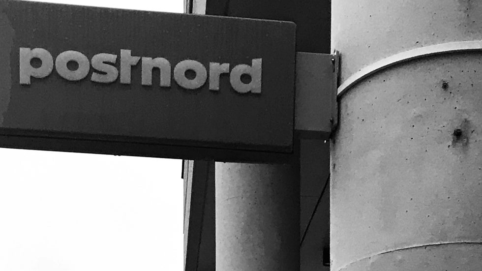 Postanställd öppnade brev