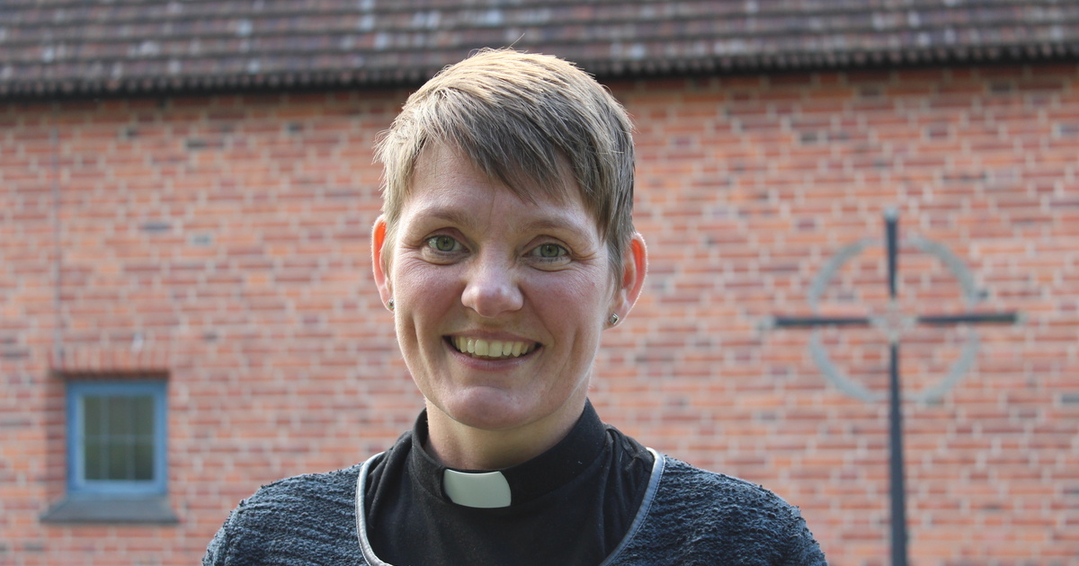 Kyrkoherden manar: "Låt oss hålla samman."