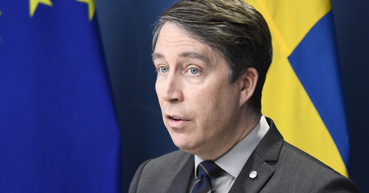 DANIEL PERSSON: Oppositionens larv hotar att fälla riksdagen