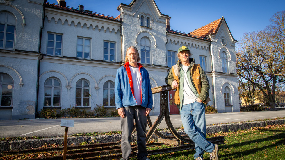 Sönerna ärvde anrika huset – nu vill de hedra sin pappa