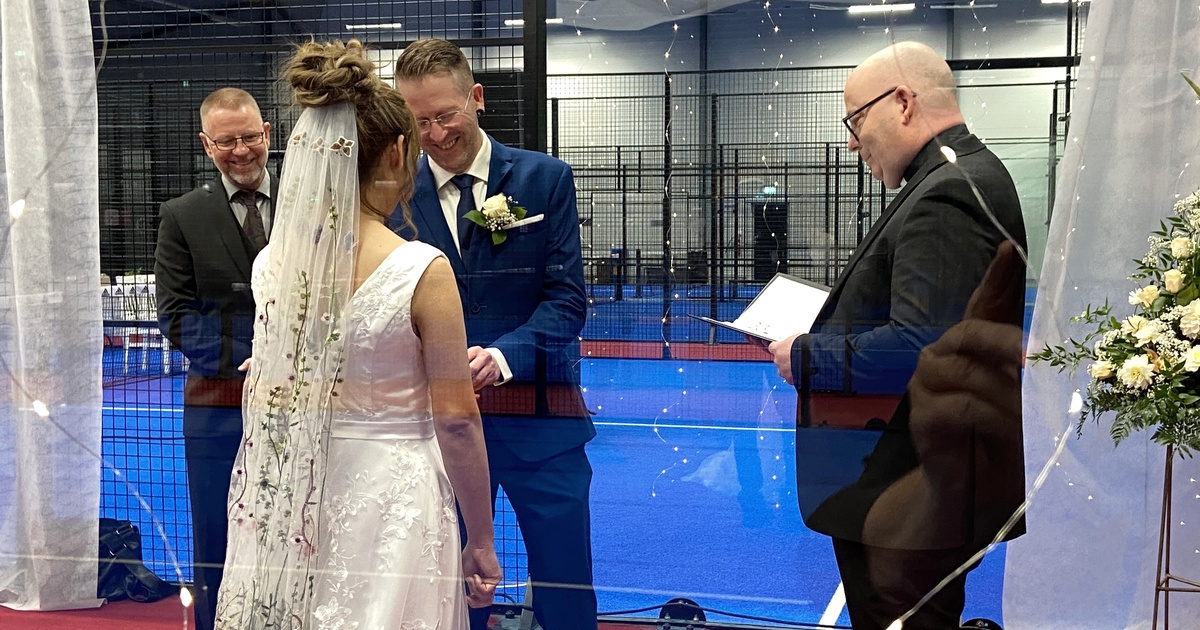 Pong och Micko gifte sig i padelhallen: "Tjatade på Micko"