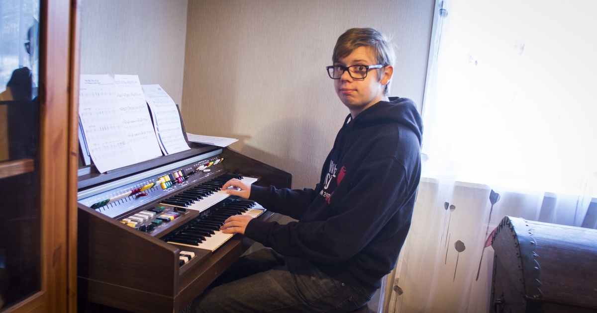 Valdemar, 18, spelar elaking i musikalen "Rent"