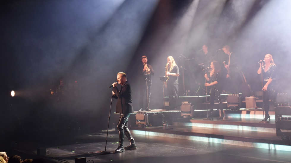 Skratt och dans när Magnus Carlsson firade med Skellefteborna