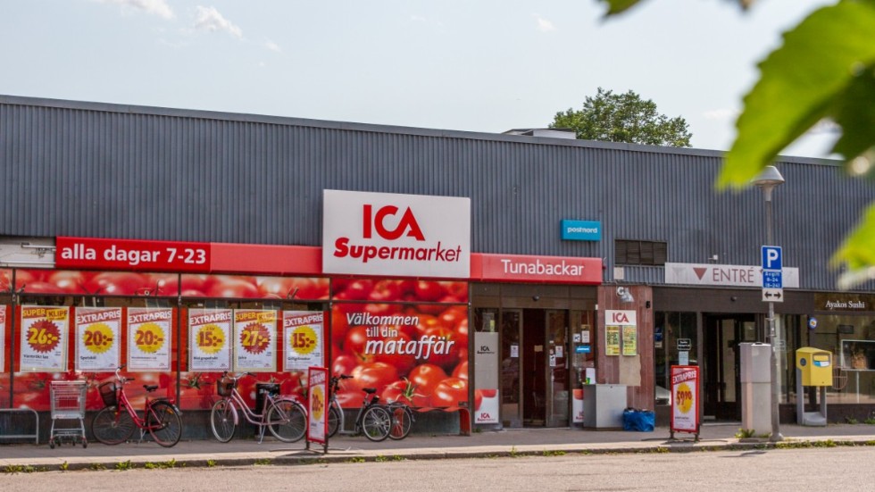 Sista matbutiken stängs – kunder bussas iväg för att handla