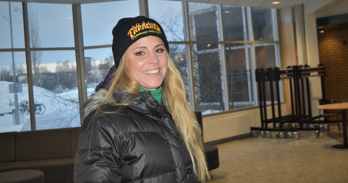 Lisa Miskovsky är tillbaka: "Jag syr ihop uppväxten"