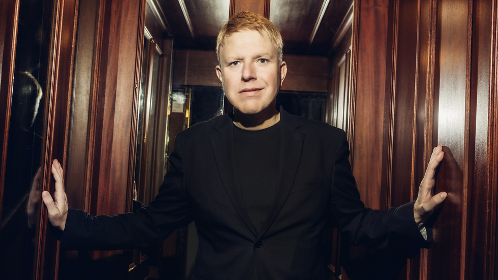 Roger berättar om mörkret och vägen tillbaka i ny självbiografi