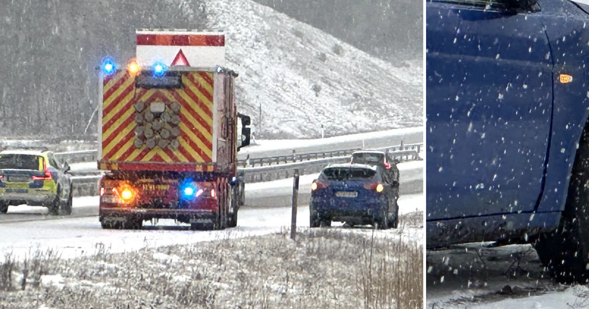 Personbil i olycka på E20 – körfält stängdes av