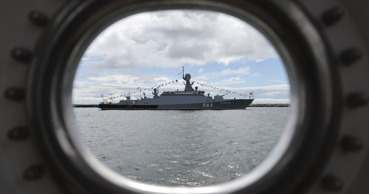 Ryskt fartyg i Östersjön i brand