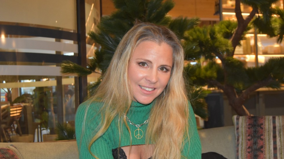 Lisa Miskovsky är tillbaka: "Jag syr ihop uppväxten"